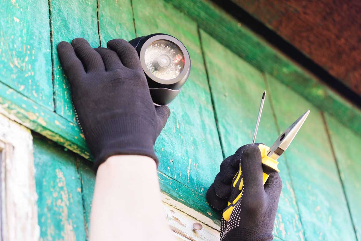 Sådan sikrer du dit sommerhus mod indbrud - Alt i Service